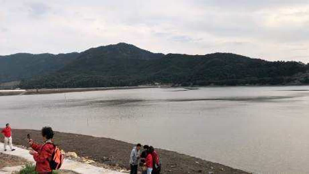 浙江象山有个赶小海小渔村,现虽不是赶小海季节,但游客仍很多!