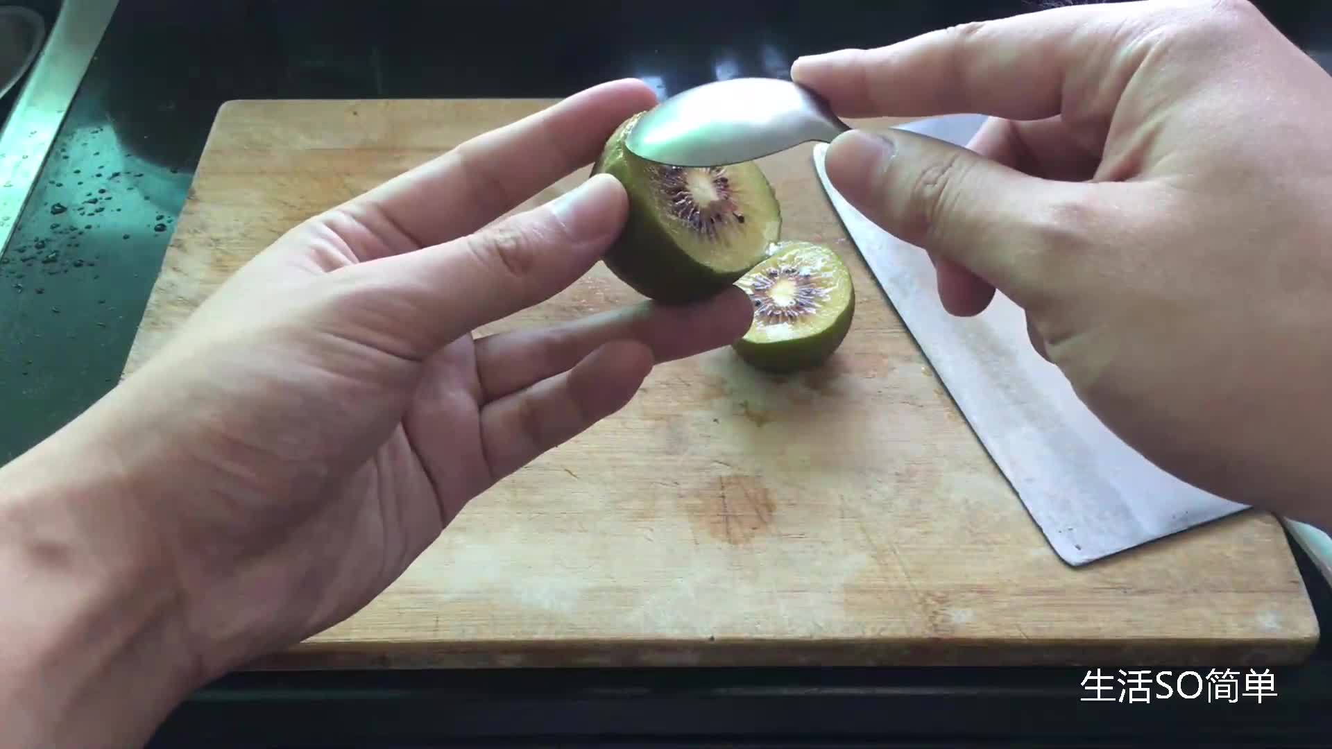 猕猴桃快速剥皮小妙招