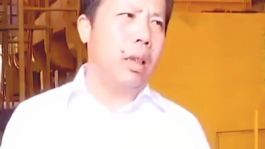 农户们用最原始的方法播种 专家提出建设高标准农田 提高机械化