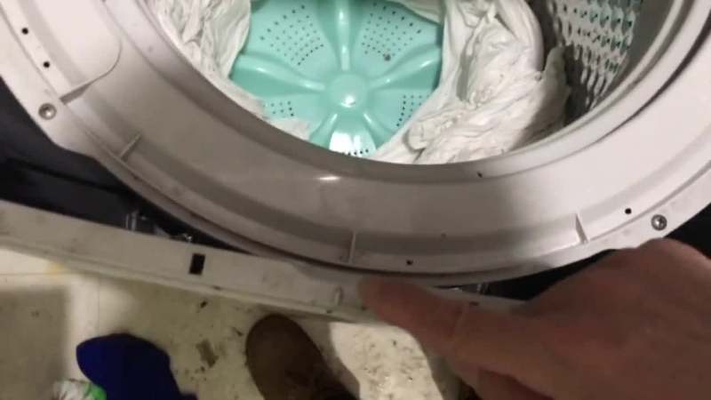 洗衣机脱水时震动很大的原因