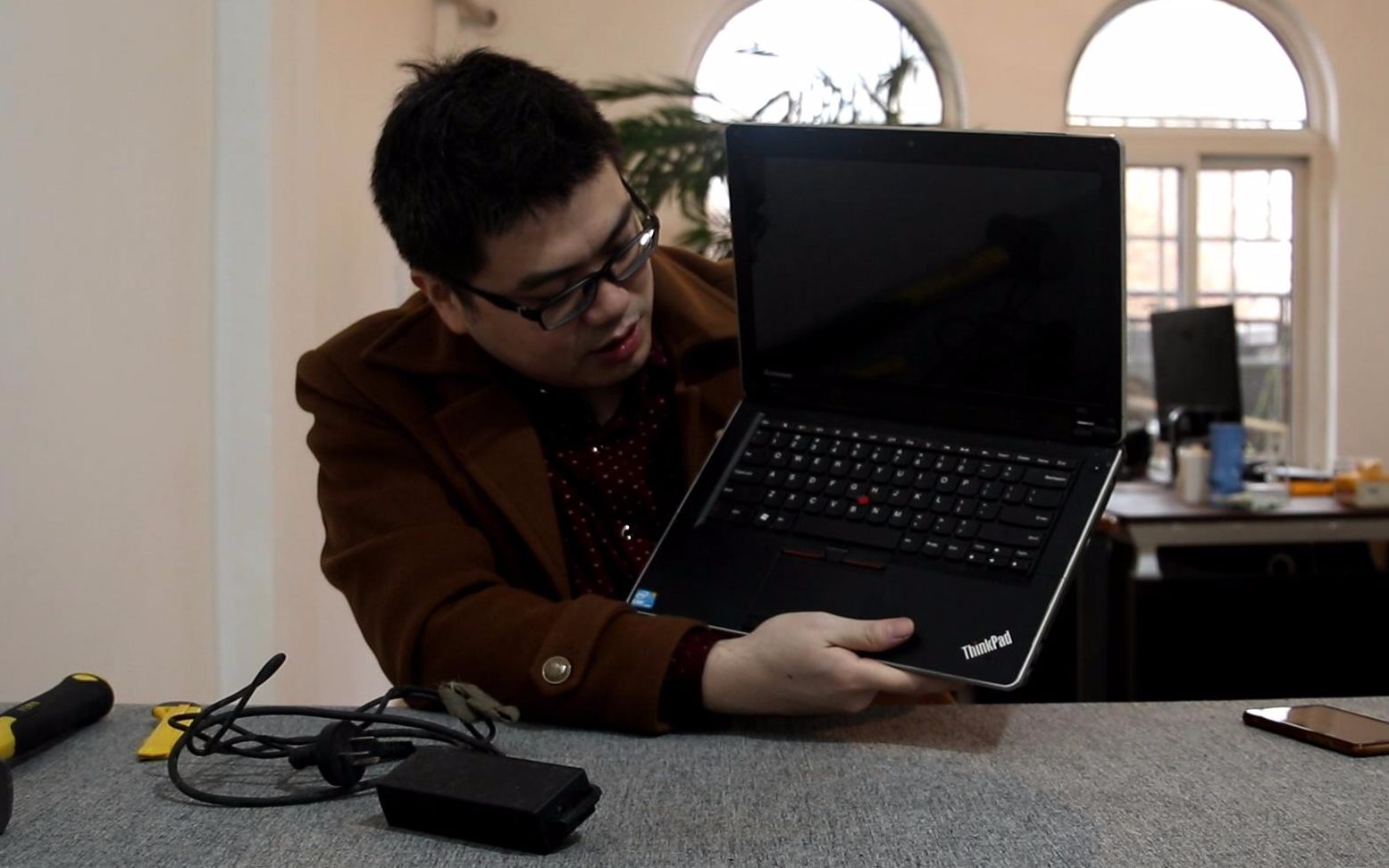 200多块钱淘了台Thinkpad笔记本,用它玩了一局英雄联盟后,大家都说买...
