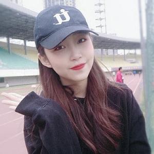 你好我是小梁同学 