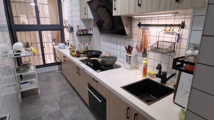 6平米小厨房大改造,装修后宽敞又耐看,实用家电一应俱全!