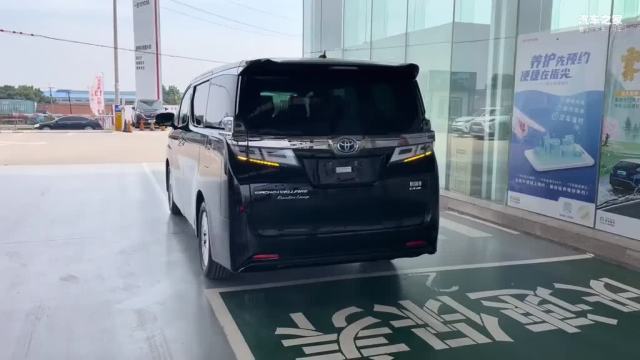 丰田皇冠威尔法双擎高清实拍欣赏,这才是心中的保姆车!