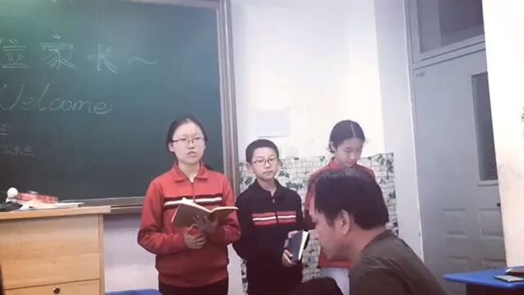 朱丹彤在家长会上分享晨读重要性!