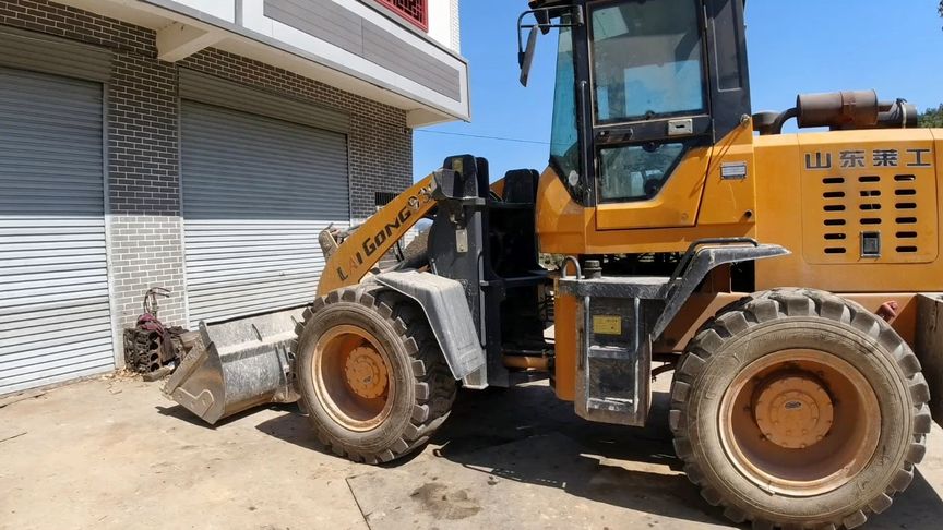 老乡6万买的莱工装载机,才开一个星期3万转让给表弟,表弟不敢要