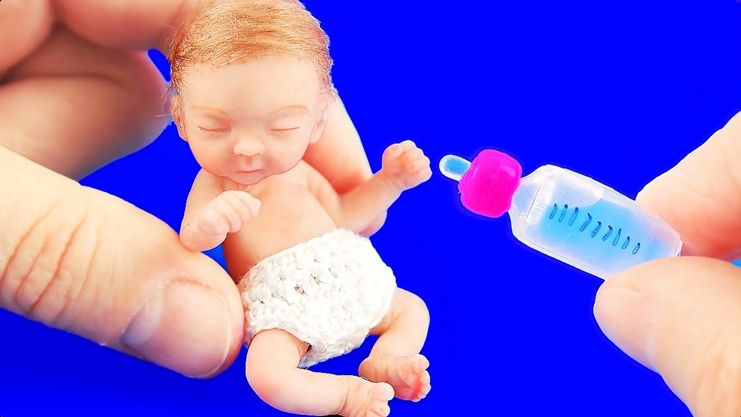 象宝宝卡通:照顾刚出生的婴儿