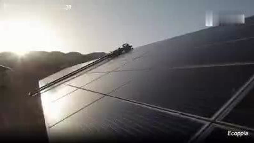 太阳能光伏板清洗机器人
