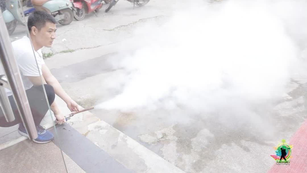 为了做石锅鱼,专门要铺蒸汽管道!这做法还是蛮新奇的