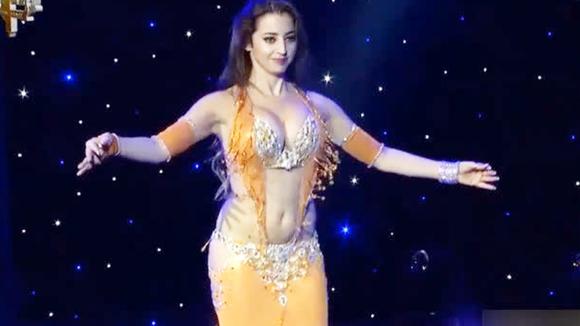 震撼人心的肚皮舞娘热舞,精彩不容错过,视觉盛宴为你呈现!