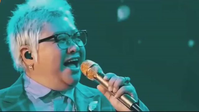 韩红 黄绮珊同台演唱《离不开你 》,两大国际实力唱将.