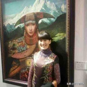 花下香绕头 