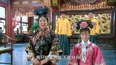 新还珠格格:容嬷嬷教小燕子学规矩,头都气炸了,笑疯了