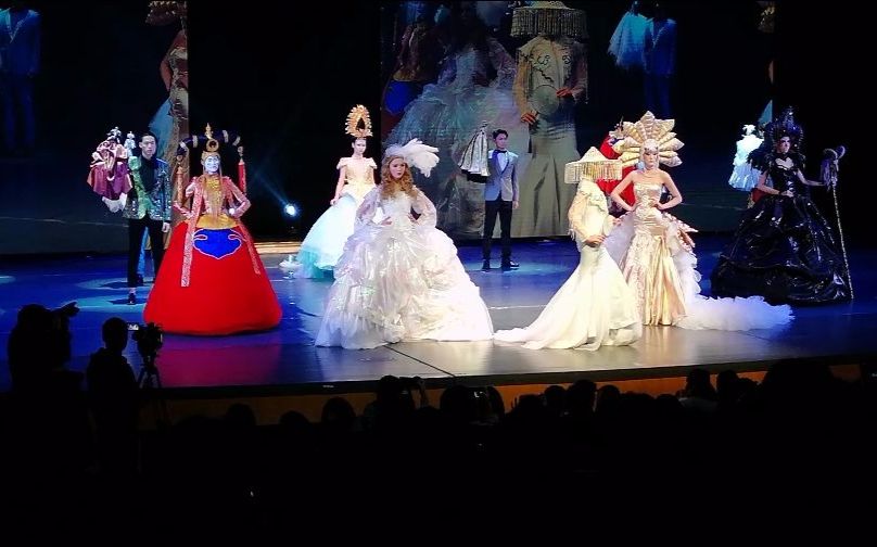 浙江纺院时装周开幕 人物形象开场走秀