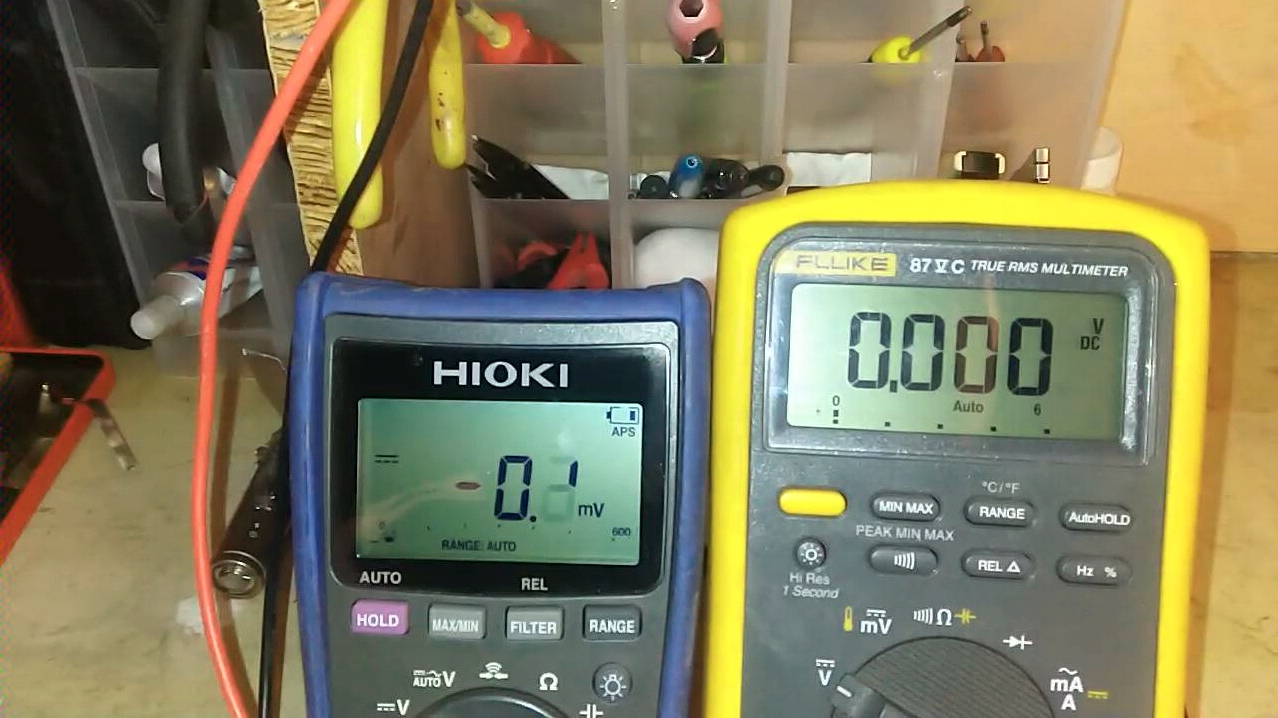 日置福禄克万用表,直流电压对比