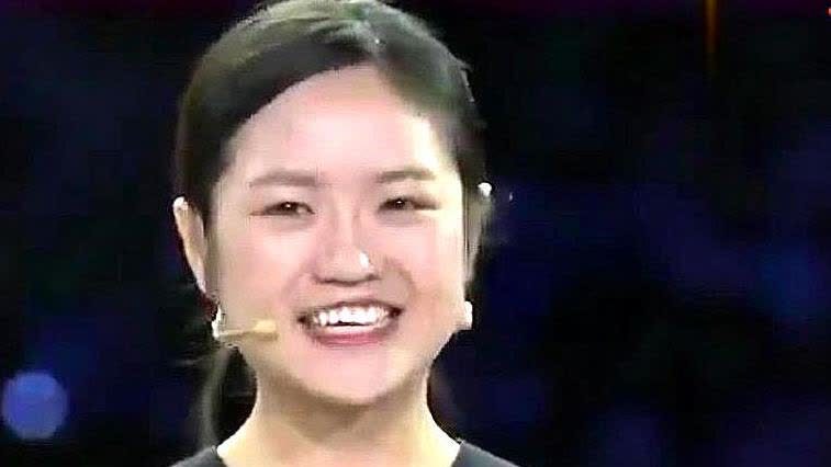 北大女博士参加求职节目,上台竟用英语介绍自己,气氛随之高涨