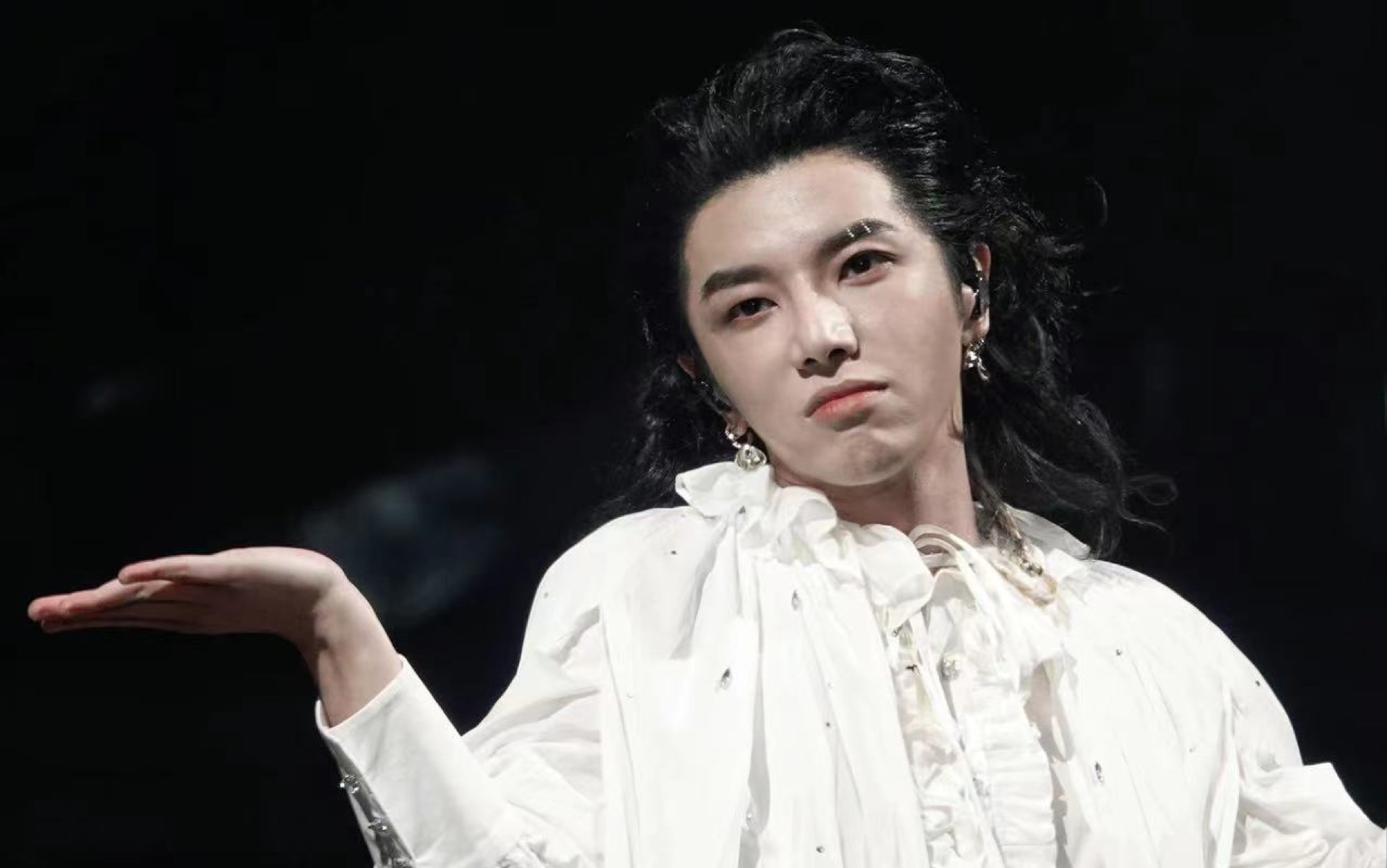 华晨宇2021火星演唱会11.28饭拍新歌《黑白艺术家》