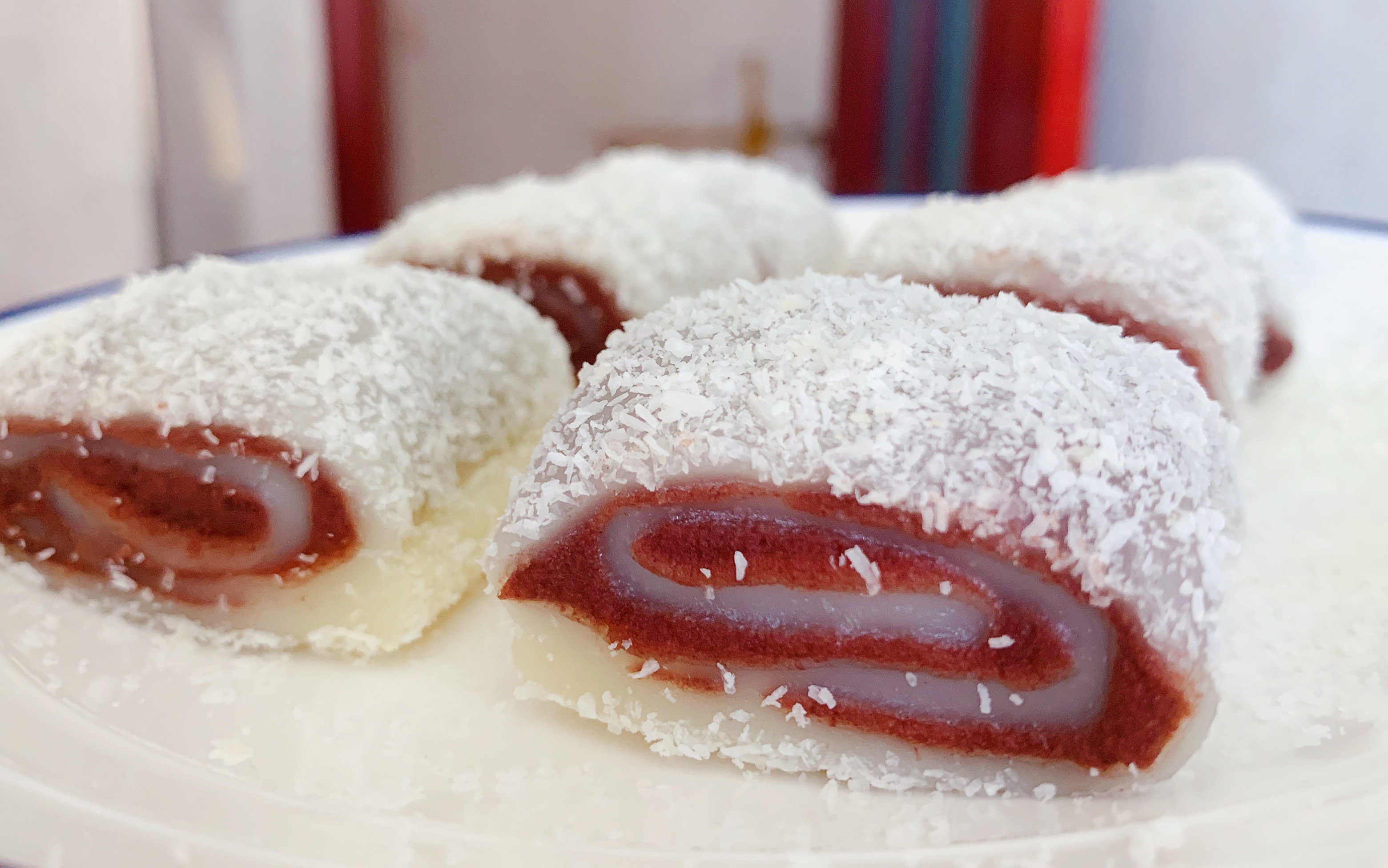 夏日简单甜品【豆沙糯米椰蓉卷】,不要烤箱,不要打蛋器,软糯香甜