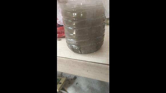 锌和稀硫酸反应,锌逐渐减小,有大量气泡产生