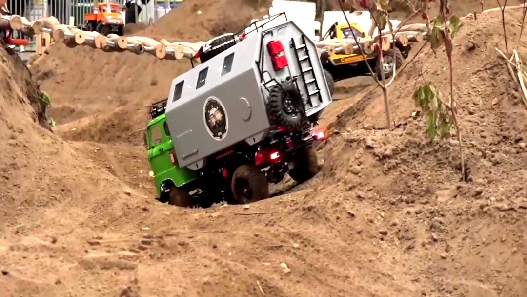 皮小牛儿童运输车 第1集 越野的大卡车