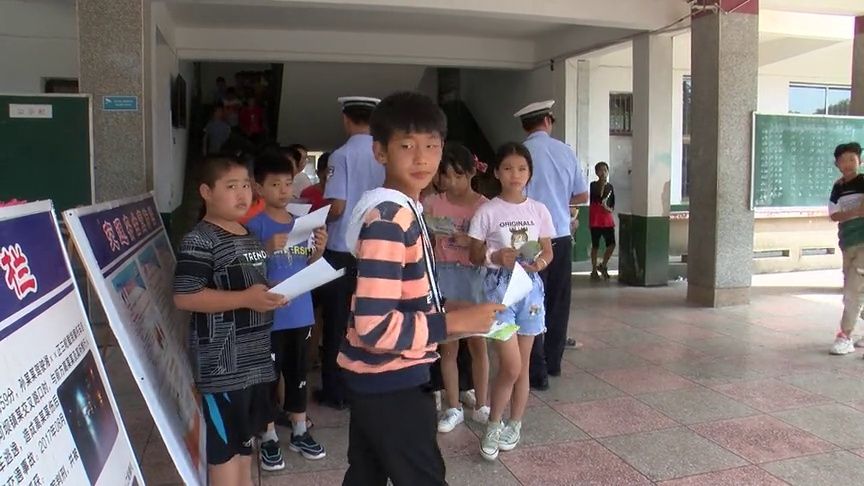 区交警大队开展交通安全宣传