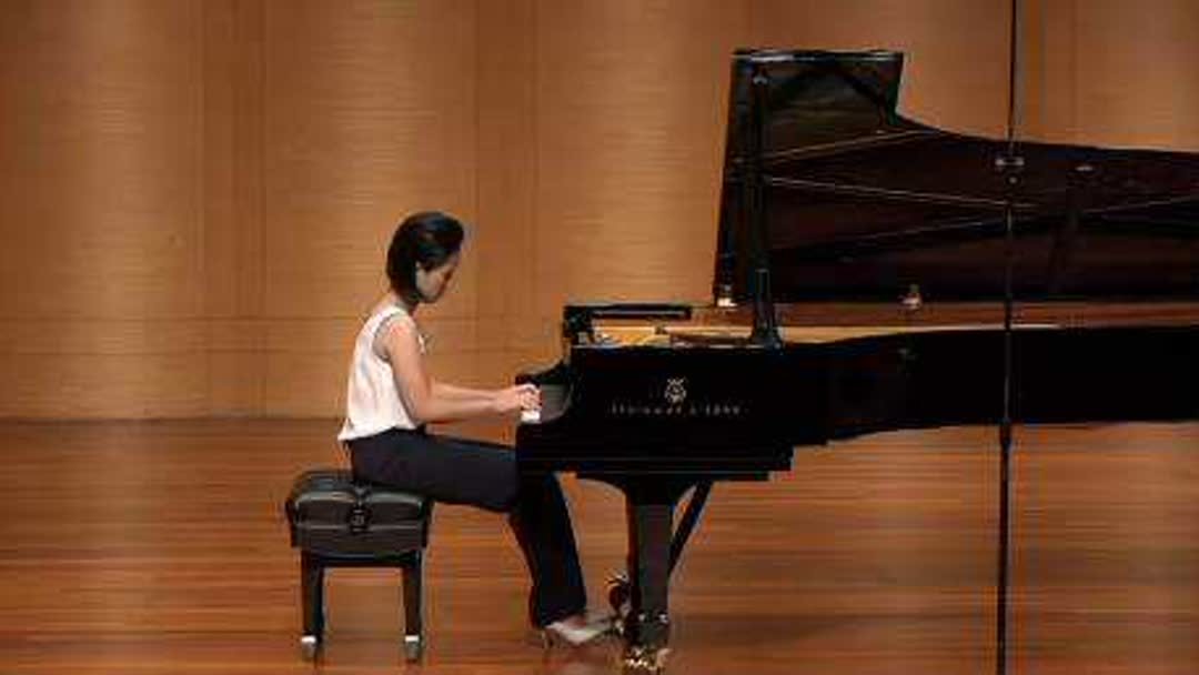 大学顶尖音乐教师的钢琴才艺表演,这水平至少得专业钢琴十级吧