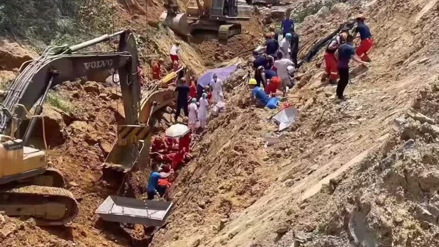#工地事故现场 #挖掘机 各位同行施工的同时一定要注意自身安全!