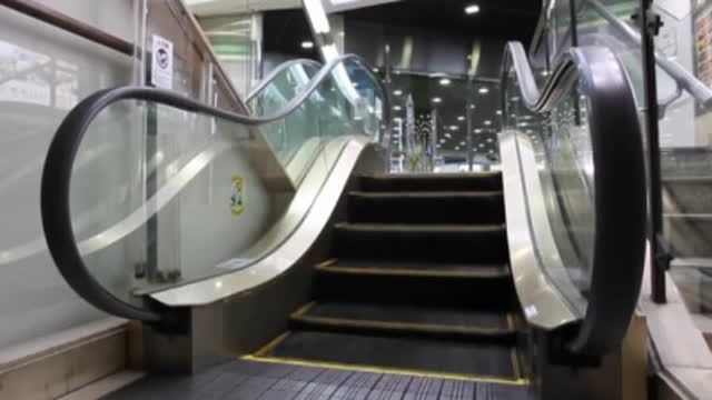 世界上最短的电梯,整个高度还没有一个成年女孩高,网友:建造意义何在?