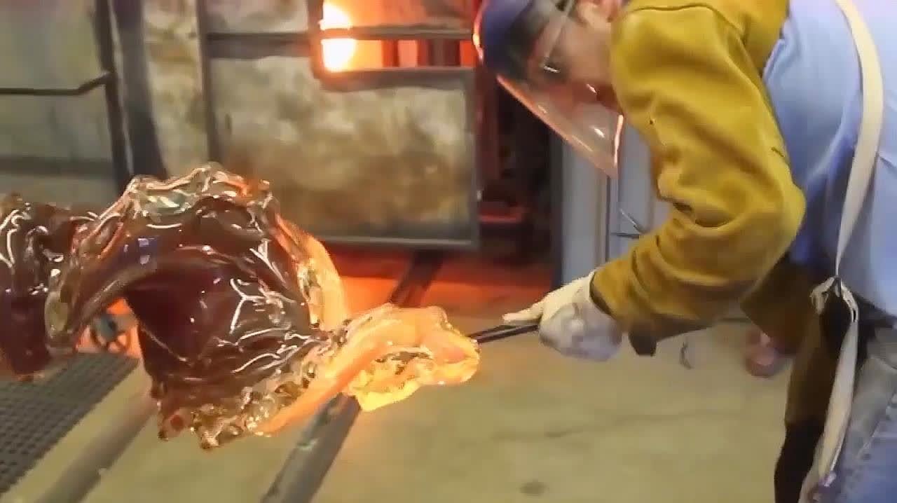 玻璃怎么做出来的?人类是怎么把它做成工艺品的?
