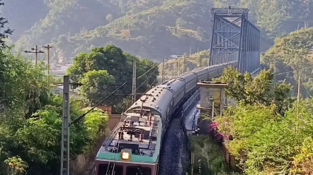 成都局成都客运段担当直乘客车5634攀枝花南-普雄,09:37分攀枝花站...