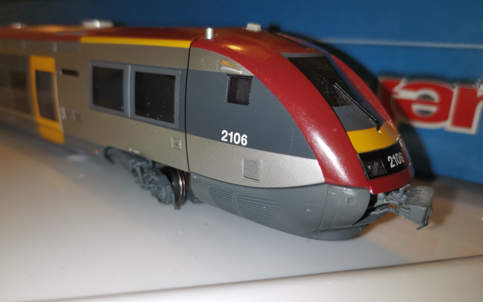 HO比例火车模型之内燃动车,车头神似鲸鱼外观