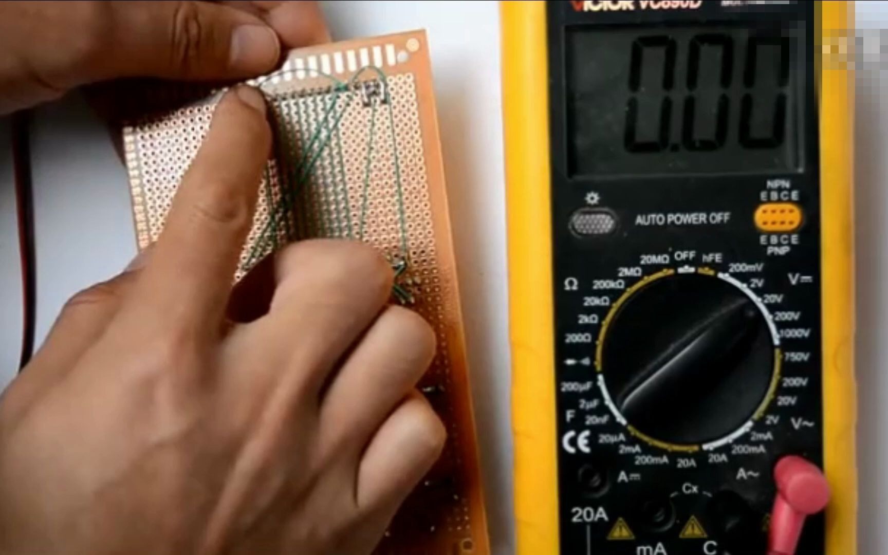 二、LCD1602液晶的调试方法