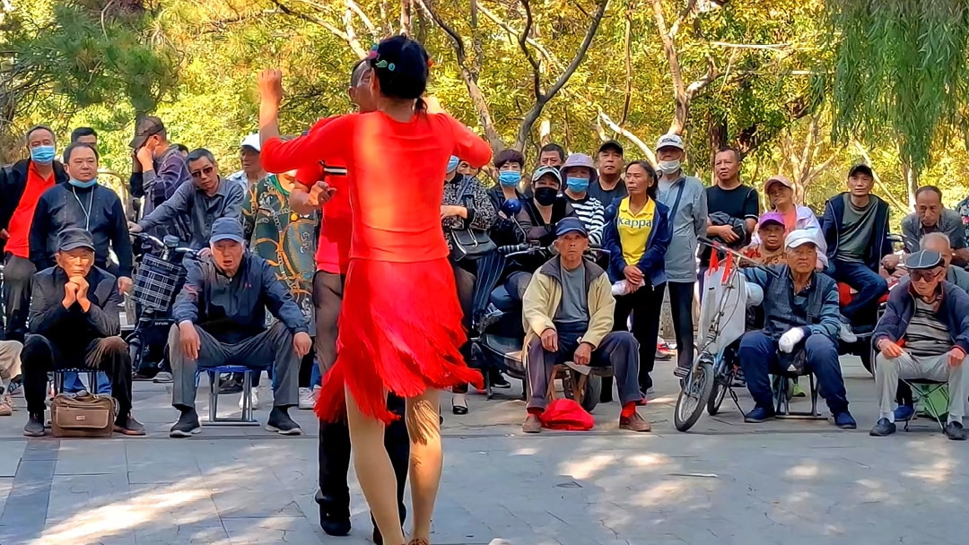 李宗盛经典歌曲《鬼迷心窍》深情感人,春风再美也比不上你的笑!