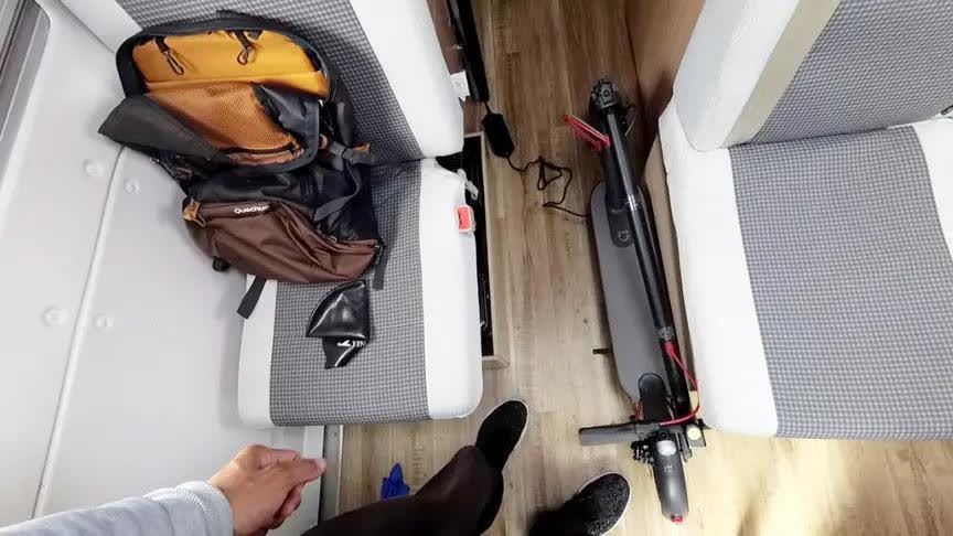 专为寸土寸金的B型房车提升活动半径的解决方案,电动滑板车开箱