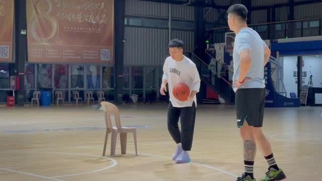 篮球训练、进攻技巧制造投篮空间节奏!训练师甲甲过人技能包