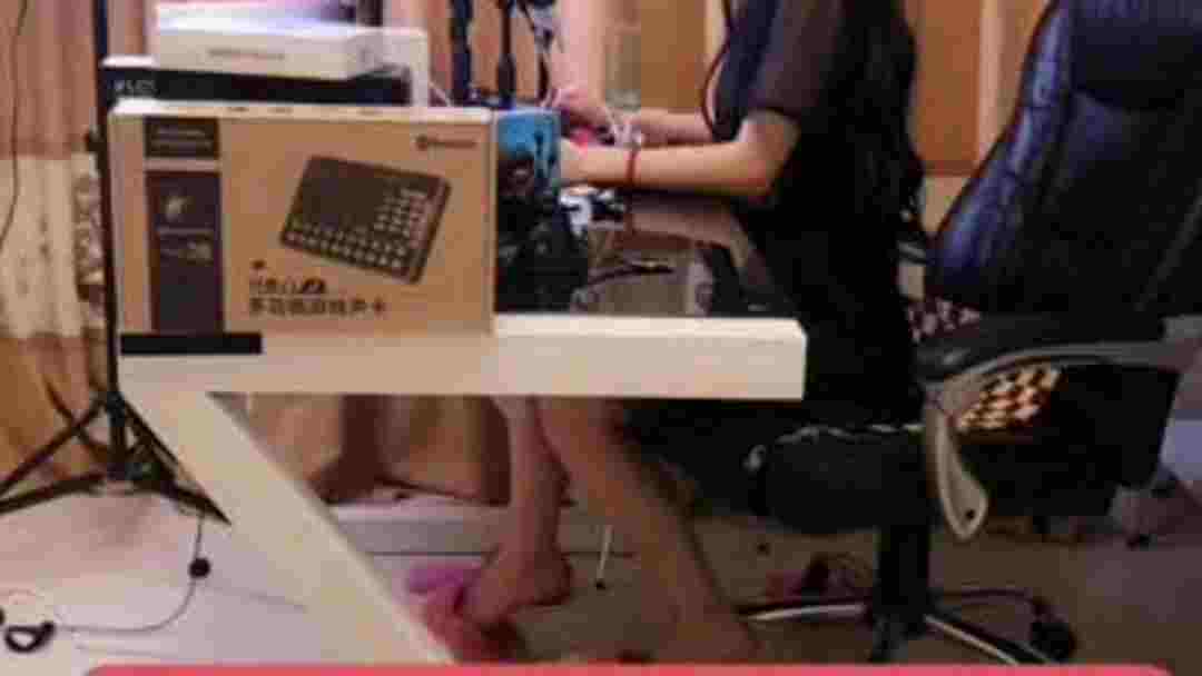 网红幕后,有声卡跟无声卡前后对比,不用声卡真难听