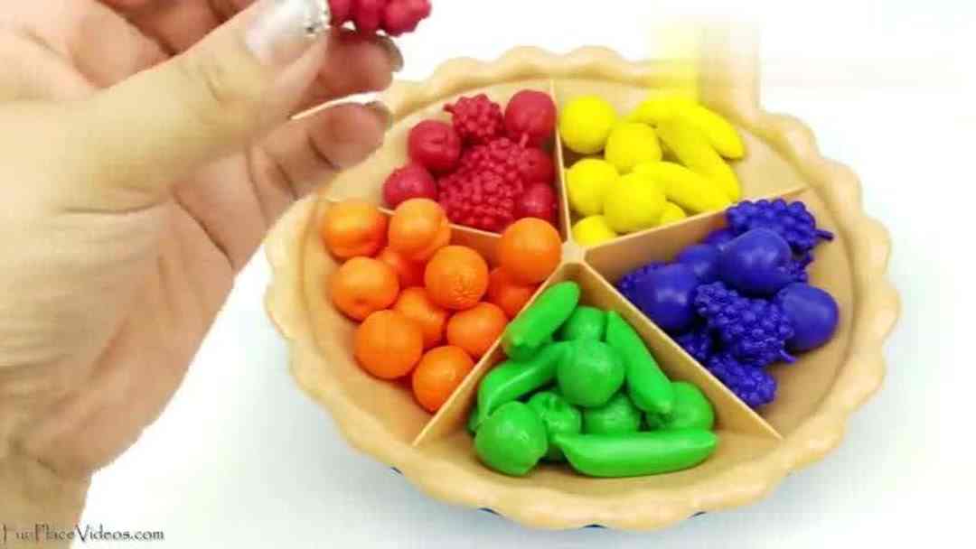 益智色彩启蒙:把不同颜色的水果分离放置一起学习颜色和数字吧