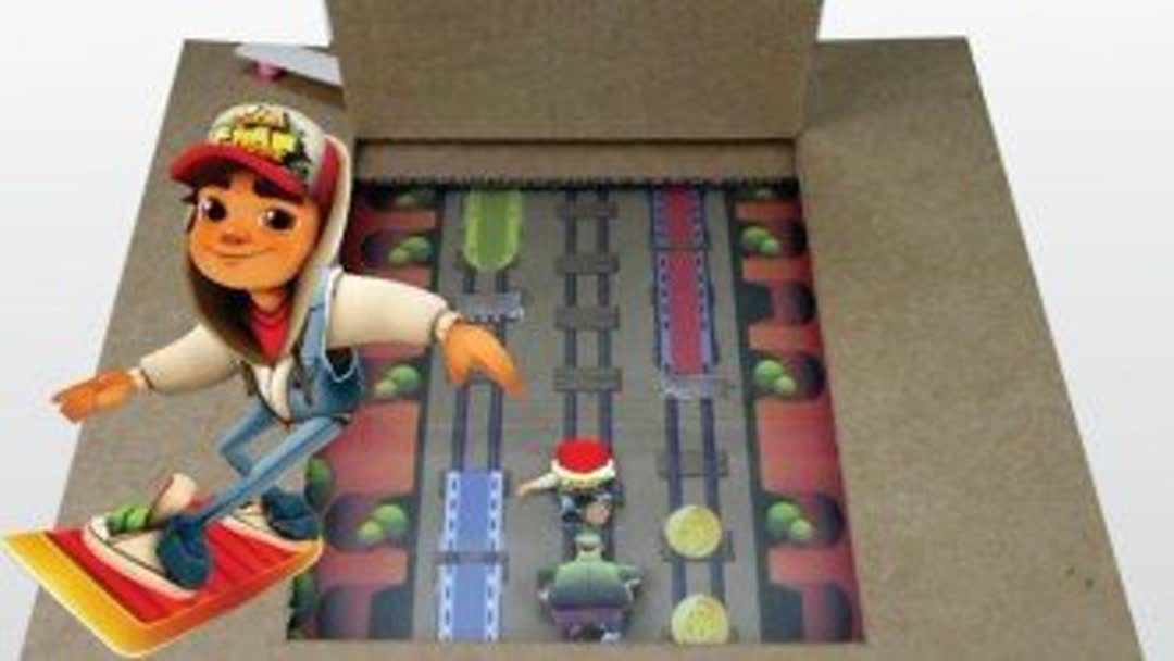 老外用纸板自制"地铁跑酷"游戏,还能切换场景,这技术厉害了!