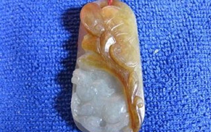 坚持入手的满裂翡翠原石,3刀切下去,切开后师傅都惊叹