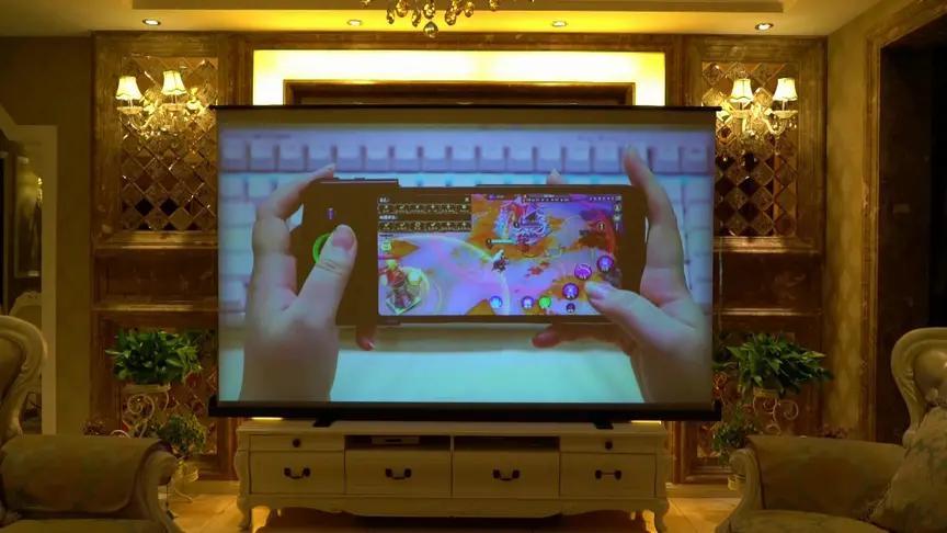 坚果J7S智能投影仪酷玩:百寸巨屏视听,体验震撼效果