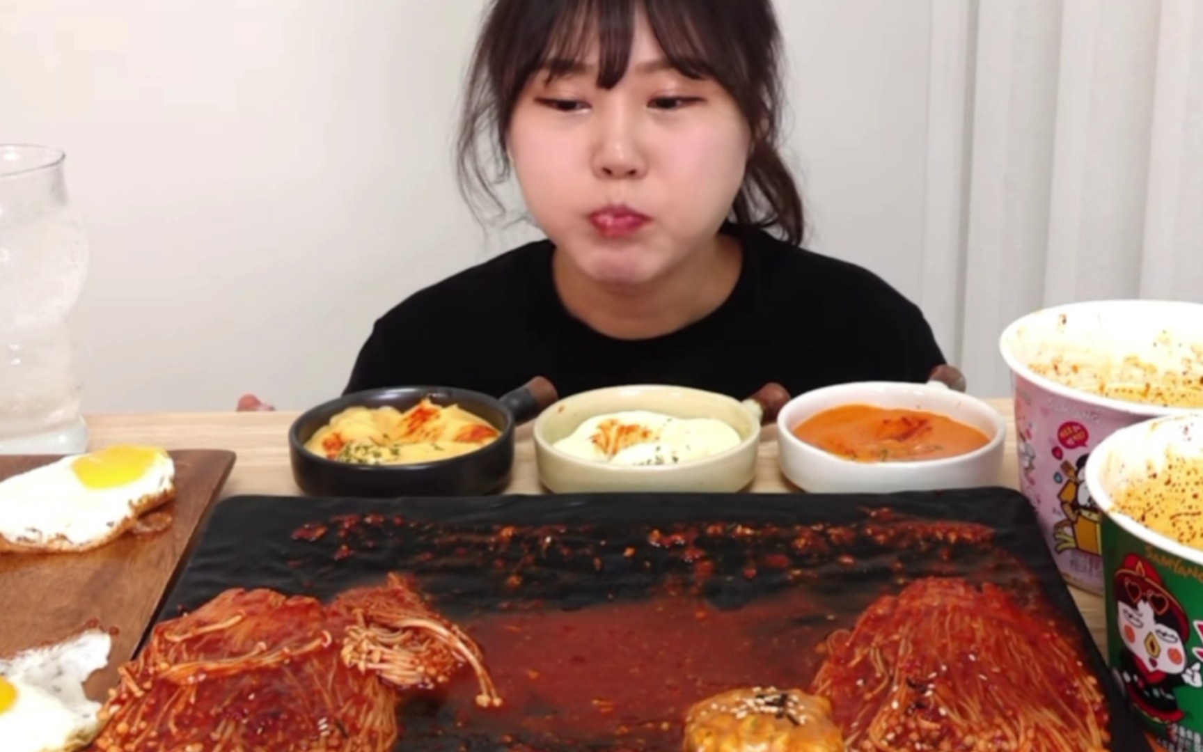 ...酱五花肉配紫苏油拌面、春日野餐美食、扇贝辣味面、米纸包火鸡面