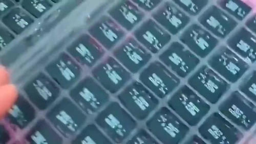 贵州贵阳小哥:靠电子高科技发家,十年前就换了一辆五菱,但如今依然...