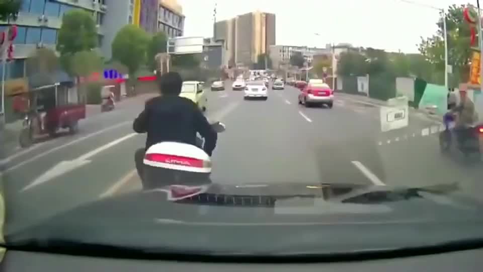 行车记录仪 公路上的碰瓷升级,这样的行为该如何处理