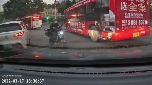 电动车这样行驶真是让人无话可说