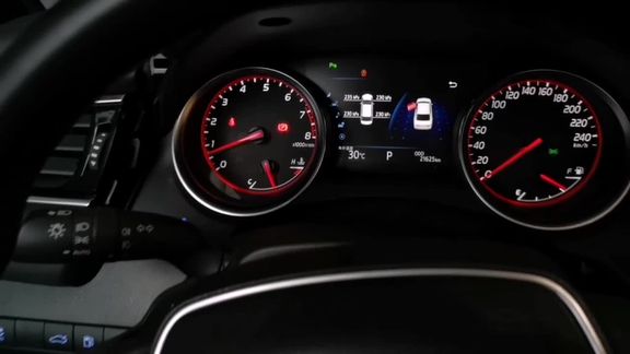 仪表盘胎压监测数值显示/激进小包围式前铲#第八代凯美瑞 #八代...