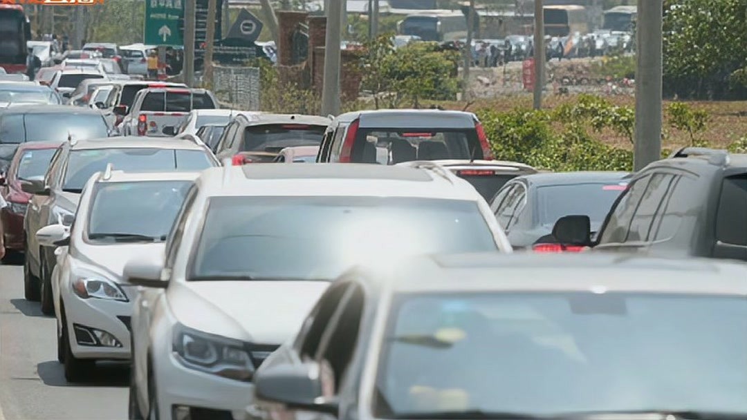 公安部交通管理局发布交通安全预警 五一全国客流量将达2.5亿人次