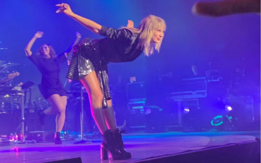 霉霉Taylor Swift在法国巴黎City Of Lover演唱会上演唱合集