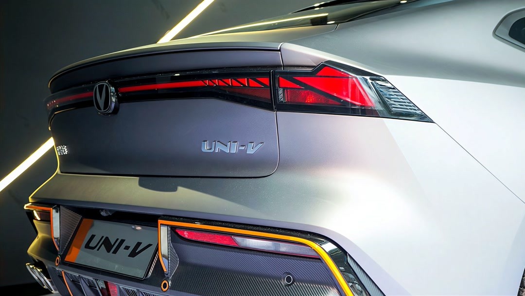 知无不言,10分钟畅聊长安UNI-V,这款新车到底怎么样?