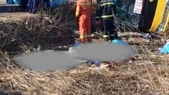 突发!黑龙江海伦市一客车因司机操作不当侧翻,致5死10伤,目击者:开太...