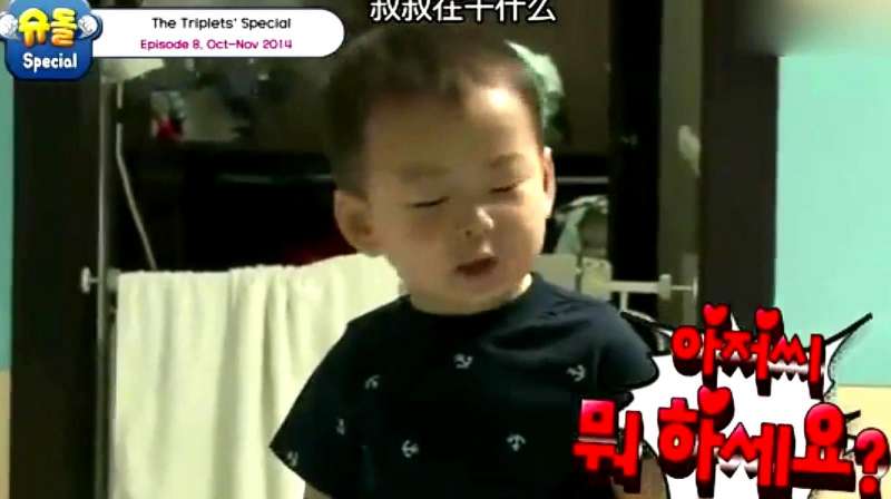 民咕咕调戏摄影师真的太萌了,吃可爱长大的民咕实力卖萌!